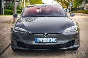 Grey Tesla Model S 2017 in Riga, with an engine capacity of 0.00 L and mileage of 0 thousand km for 19990 €, photo 3 on AUTOMOTO.COM.LV