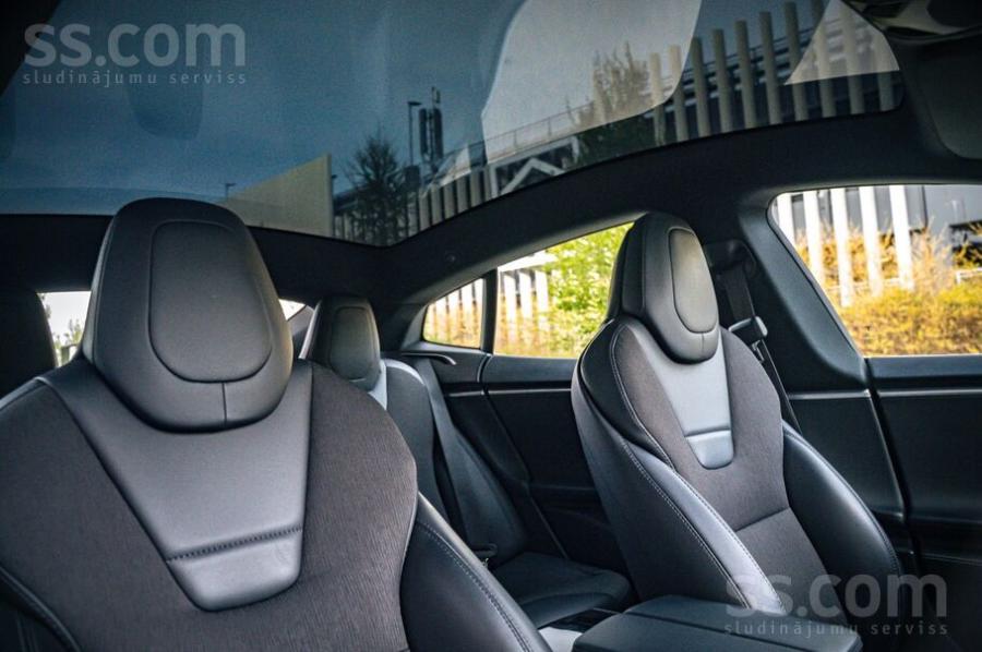 Grey Tesla Model S 2017 in Riga, with an engine capacity of 0.00 L and mileage of 0 thousand km for 19990 €, photo 11 on AUTOMOTO.COM.LV