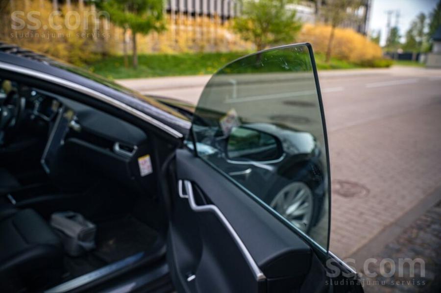 Grey Tesla Model S 2017 in Riga, with an engine capacity of 0.00 L and mileage of 0 thousand km for 19990 €, photo 16 on AUTOMOTO.COM.LV