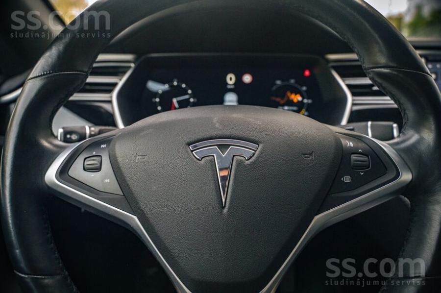 Grey Tesla Model S 2017 in Riga, with an engine capacity of 0.00 L and mileage of 0 thousand km for 19990 €, photo 27 on AUTOMOTO.COM.LV