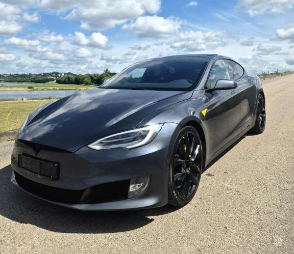 Grey Tesla Model S 2017 in Kaunas, with an engine capacity of 0.00 L and mileage of 147 thousand km for 17999 €, photo 3 on AUTOMOTO.COM.LV