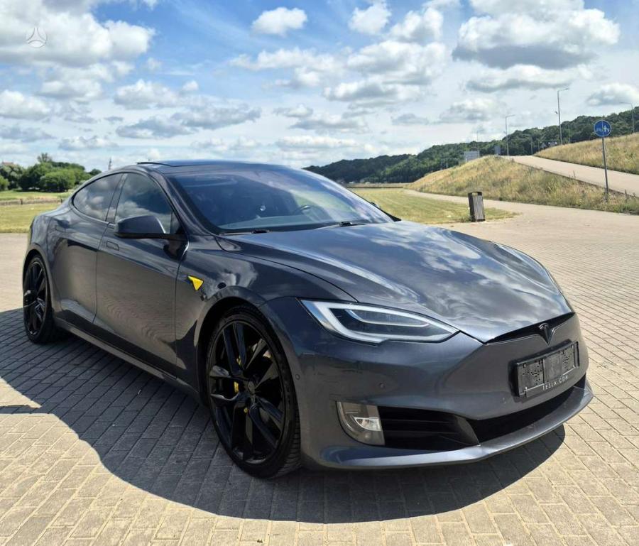 Grey Tesla Model S 2017 in Kaunas, with an engine capacity of 0.00 L and mileage of 147 thousand km for 17999 €, photo 6 on AUTOMOTO.COM.LV