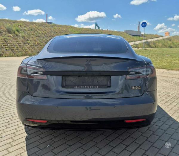 Grey Tesla Model S 2017 in Kaunas, with an engine capacity of 0.00 L and mileage of 147 thousand km for 17999 €, photo 7 on AUTOMOTO.COM.LV