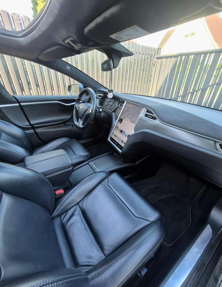 Grey Tesla Model S 2017 in Kaunas, with an engine capacity of 0.00 L and mileage of 147 thousand km for 17999 €, photo 11 on AUTOMOTO.COM.LV