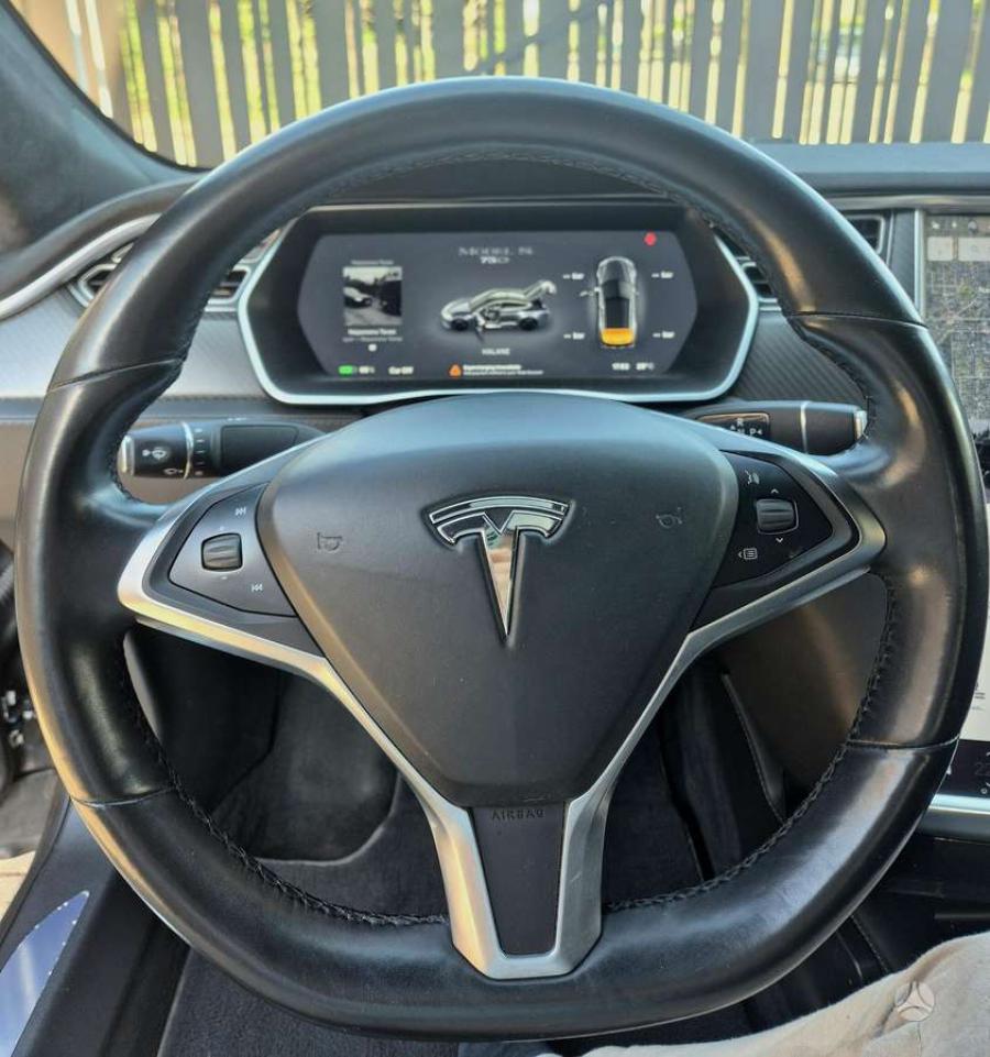 Grey Tesla Model S 2017 in Kaunas, with an engine capacity of 0.00 L and mileage of 147 thousand km for 17999 €, photo 17 on AUTOMOTO.COM.LV