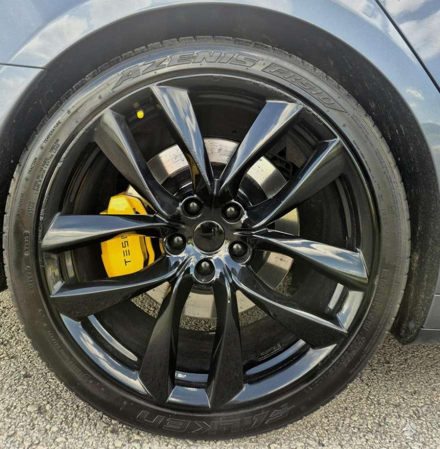 Grey Tesla Model S 2017 in Kaunas, with an engine capacity of 0.00 L and mileage of 147 thousand km for 17999 €, photo 20 on AUTOMOTO.COM.LV