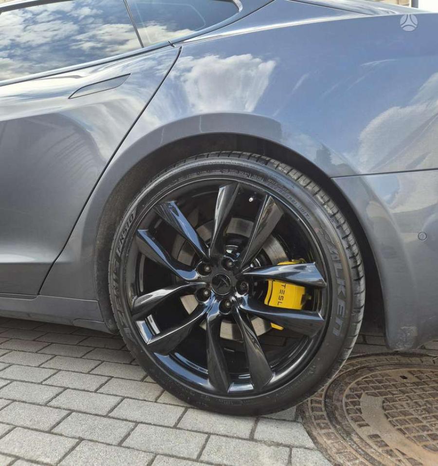 Grey Tesla Model S 2017 in Kaunas, with an engine capacity of 0.00 L and mileage of 147 thousand km for 17999 €, photo 22 on AUTOMOTO.COM.LV