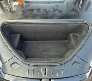 Grey Tesla Model S 2017 in Kaunas, with an engine capacity of 0.00 L and mileage of 147 thousand km for 17999 €, photo 26 on AUTOMOTO.COM.LV