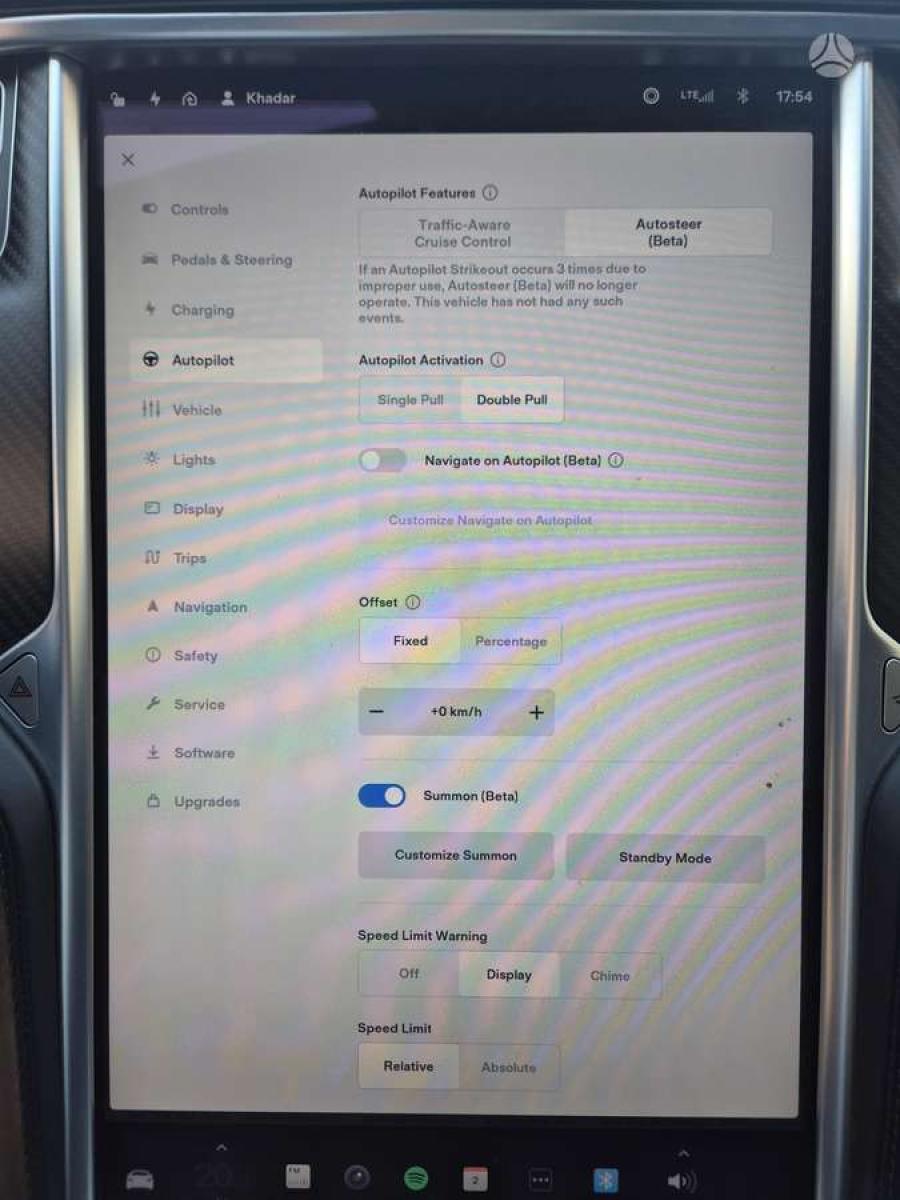 Grey Tesla Model S 2017 in Kaunas, with an engine capacity of 0.00 L and mileage of 147 thousand km for 17999 €, photo 32 on AUTOMOTO.COM.LV