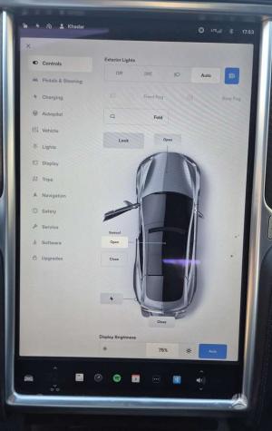 Grey Tesla Model S 2017 in Kaunas, with an engine capacity of 0.00 L and mileage of 147 thousand km for 17999 €, photo 37 on AUTOMOTO.COM.LV
