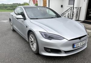 Grey Tesla Model S 2017 in Tallinn, with an engine capacity of 0.00 L and mileage of 249 thousand km for 15700 €, photo 3 on AUTOMOTO.COM.LV