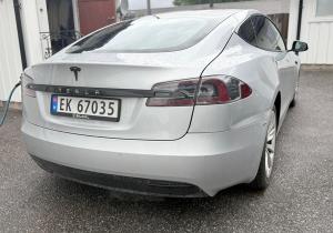 Grey Tesla Model S 2017 in Tallinn, with an engine capacity of 0.00 L and mileage of 249 thousand km for 15700 €, photo 4 on AUTOMOTO.COM.LV