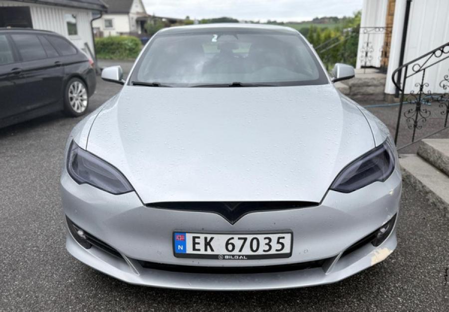 Grey Tesla Model S 2017 in Tallinn, with an engine capacity of 0.00 L and mileage of 249 thousand km for 15700 €, photo 5 on AUTOMOTO.COM.LV