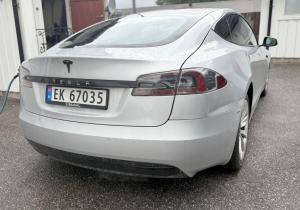 Grey Tesla Model S 2017 in Tallinn, with an engine capacity of 0.00 L and mileage of 249 thousand km for 15700 €, photo 17 on AUTOMOTO.COM.LV