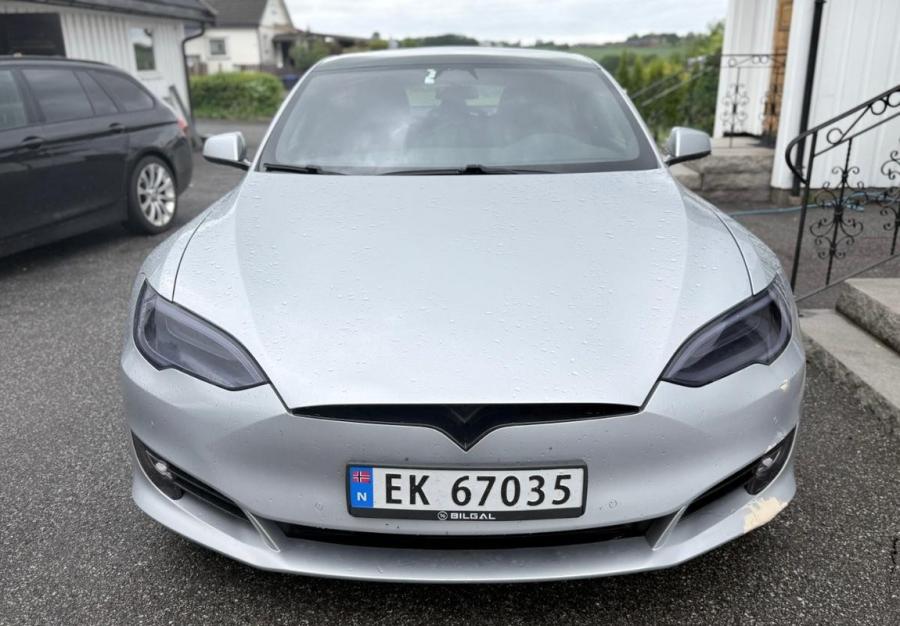 Grey Tesla Model S 2017 in Tallinn, with an engine capacity of 0.00 L and mileage of 249 thousand km for 15700 €, photo 18 on AUTOMOTO.COM.LV
