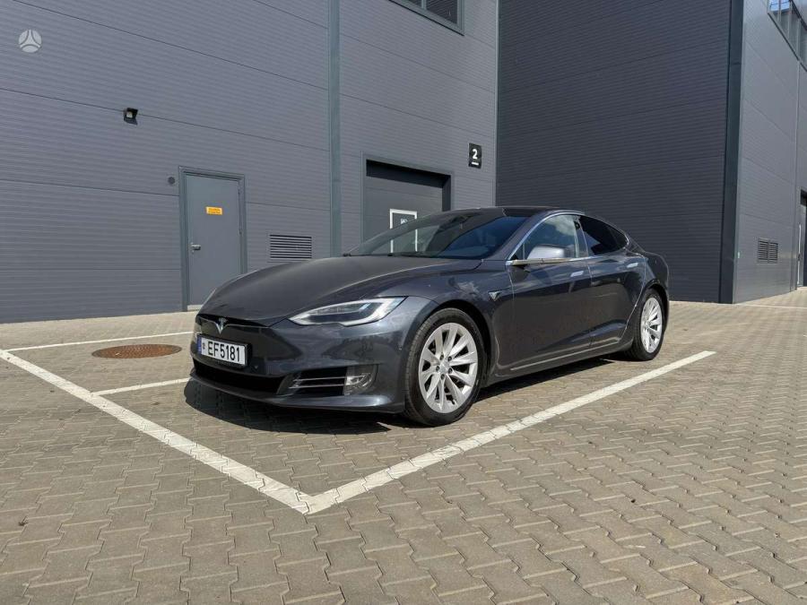 Grey Tesla Model S 2017 in Kaunas, with an engine capacity of 0.00 L and mileage of 230 thousand km for 22000 €, photo 1 on AUTOMOTO.COM.LV