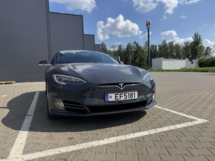 Grey Tesla Model S 2017 in Kaunas, with an engine capacity of 0.00 L and mileage of 230 thousand km for 22000 €, photo 5 on AUTOMOTO.COM.LV