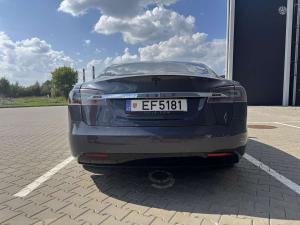Grey Tesla Model S 2017 in Kaunas, with an engine capacity of 0.00 L and mileage of 230 thousand km for 22000 €, photo 6 on AUTOMOTO.COM.LV
