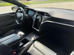 Grey Tesla Model S 2017 in Kaunas, with an engine capacity of 0.00 L and mileage of 230 thousand km for 22000 €, photo 9 on AUTOMOTO.COM.LV