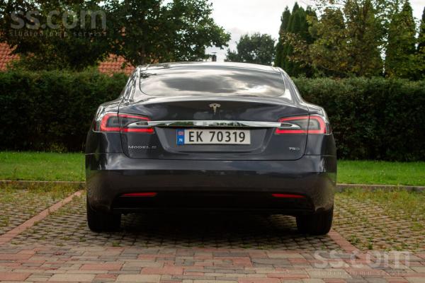 Grey Tesla Model S 2017 in Jelgava, with an engine capacity of 0.00 L and mileage of 188 thousand km for 16500 €, photo 5 on AUTOMOTO.COM.LV