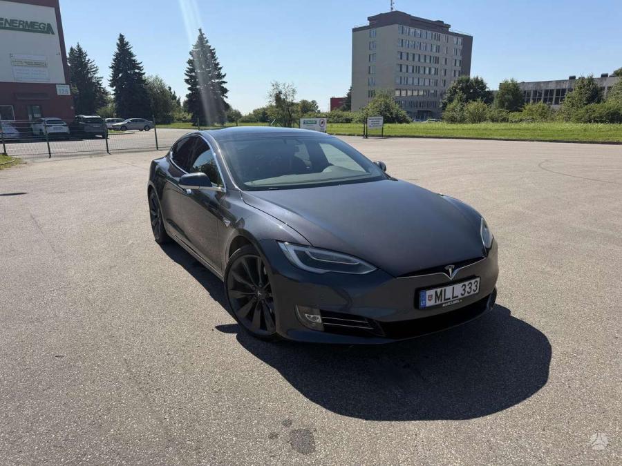 Pelēks Tesla Model S 2017 Alīta, ar dzinēja tilpumu 0.00 L un nobraukumu 210 tūkst. km par 16000 €, foto 1 vietnē AUTOMOTO.COM.LV