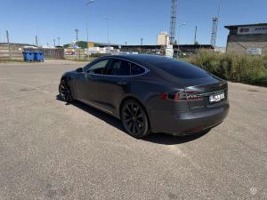 Pelēks Tesla Model S 2017 Alīta, ar dzinēja tilpumu 0.00 L un nobraukumu 210 tūkst. km par 16000 €, foto 5 vietnē AUTOMOTO.COM.LV