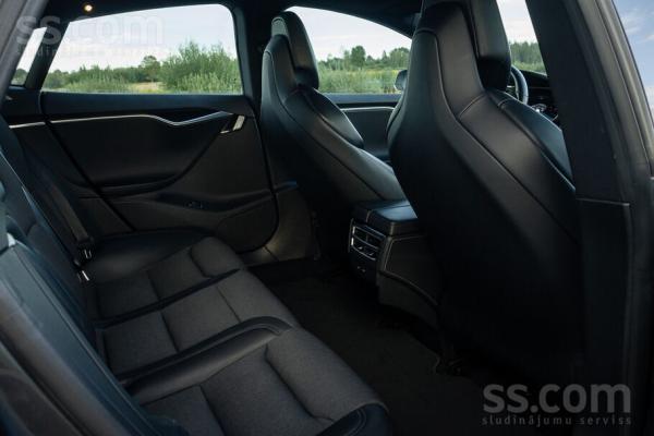 Pelēks Tesla Model S 2017 Jelgava, ar dzinēja tilpumu 0.00 L un nobraukumu 185 tūkst. km par 17500 €, foto 9 vietnē AUTOMOTO.COM.LV