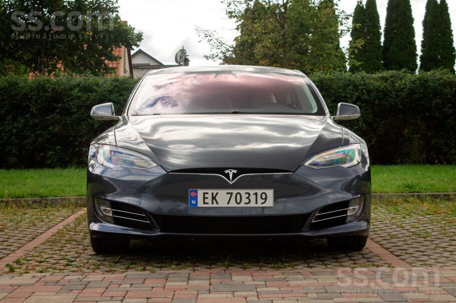 Grey Tesla Model S 2017 in Jelgava, with an engine capacity of 0.00 L and mileage of 188 thousand km for 17900 €, photo 3 on AUTOMOTO.COM.LV