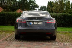Grey Tesla Model S 2017 in Jelgava, with an engine capacity of 0.00 L and mileage of 188 thousand km for 17900 €, photo 6 on AUTOMOTO.COM.LV