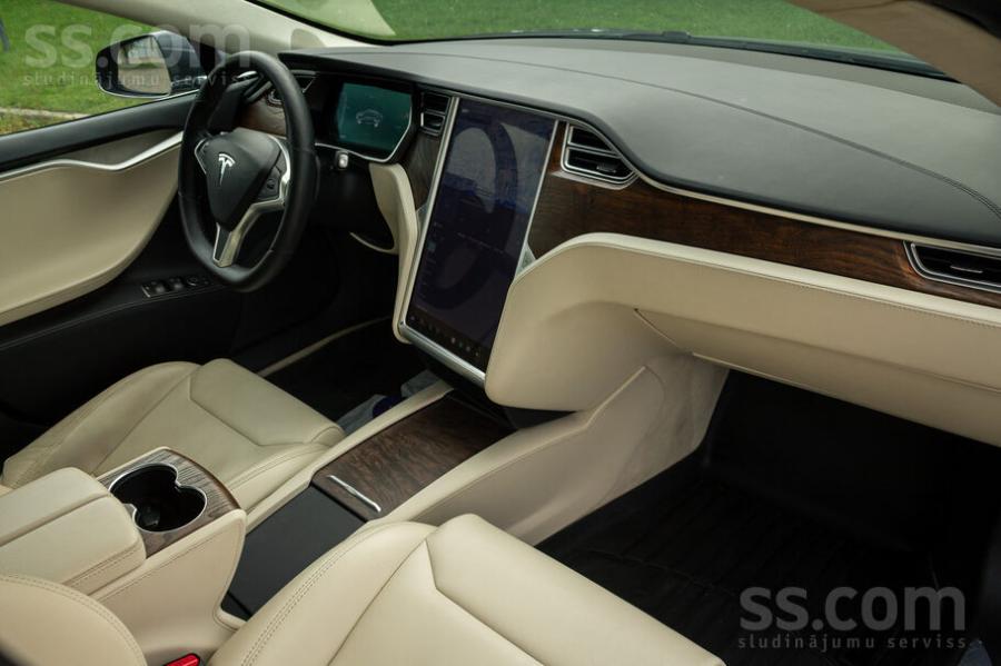 Grey Tesla Model S 2017 in Jelgava, with an engine capacity of 0.00 L and mileage of 188 thousand km for 17900 €, photo 8 on AUTOMOTO.COM.LV