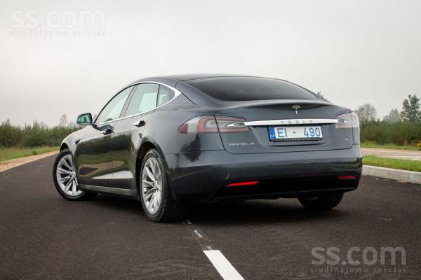 Pelēks Tesla Model S 2017 Jelgava, ar dzinēja tilpumu 0.00 L un nobraukumu 189 tūkst. km par 17900 €, foto 5 vietnē AUTOMOTO.COM.LV