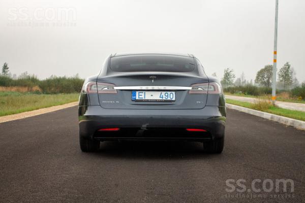 Pelēks Tesla Model S 2017 Jelgava, ar dzinēja tilpumu 0.00 L un nobraukumu 189 tūkst. km par 17900 €, foto 6 vietnē AUTOMOTO.COM.LV