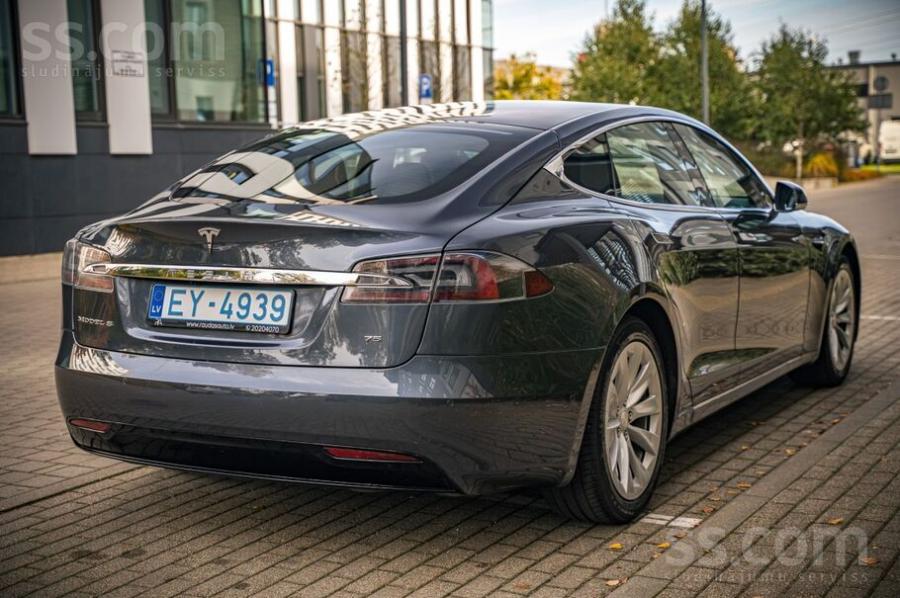 Pelēks Tesla Model S 2017 Rīga, ar dzinēja tilpumu 0.00 L un nobraukumu 98 tūkst. km par 19990 €, foto 5 vietnē AUTOMOTO.COM.LV