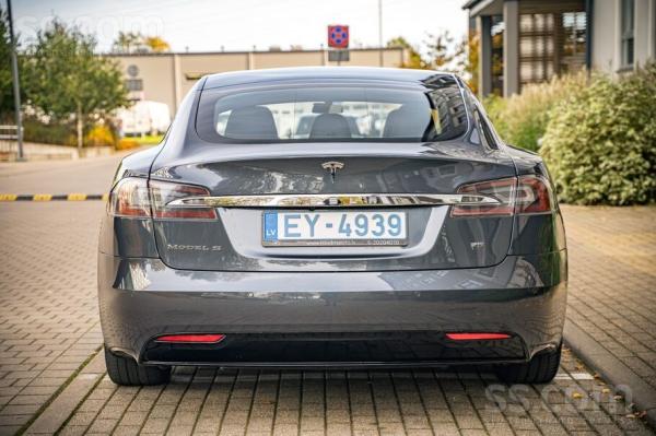 Pelēks Tesla Model S 2017 Rīga, ar dzinēja tilpumu 0.00 L un nobraukumu 98 tūkst. km par 19990 €, foto 6 vietnē AUTOMOTO.COM.LV