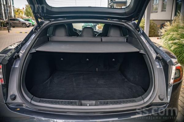 Pelēks Tesla Model S 2017 Rīga, ar dzinēja tilpumu 0.00 L un nobraukumu 98 tūkst. km par 19990 €, foto 9 vietnē AUTOMOTO.COM.LV