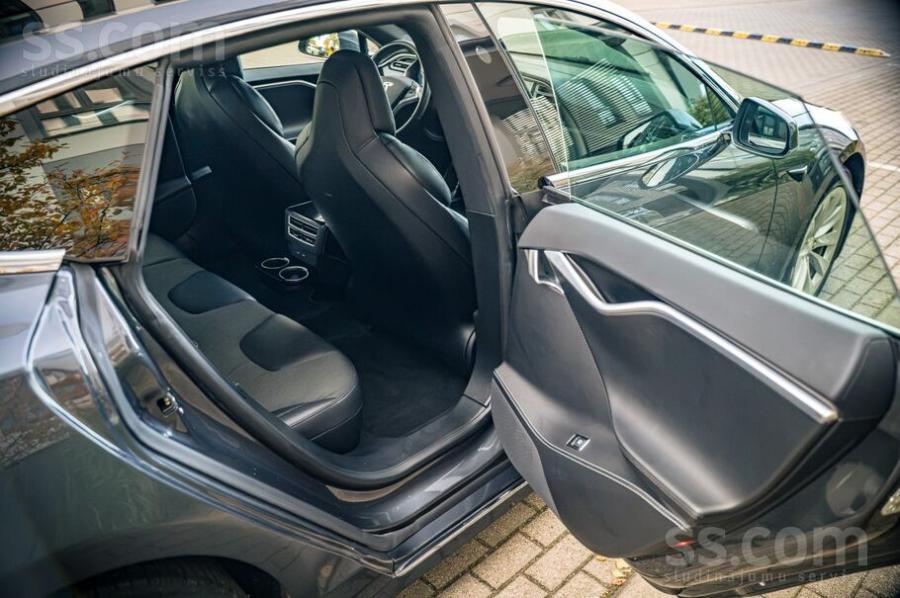 Pelēks Tesla Model S 2017 Rīga, ar dzinēja tilpumu 0.00 L un nobraukumu 98 tūkst. km par 19990 €, foto 14 vietnē AUTOMOTO.COM.LV