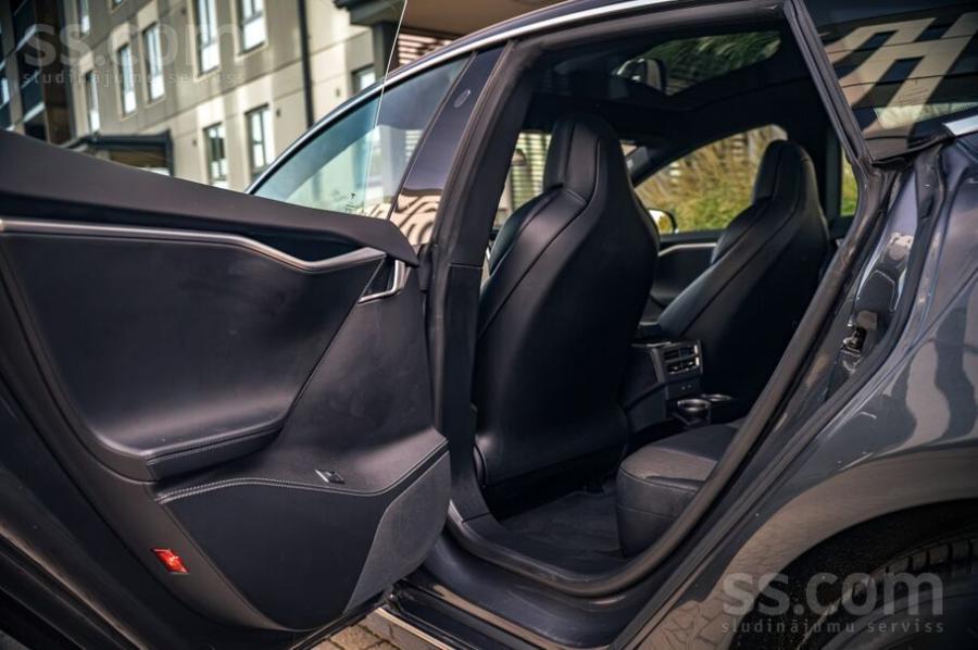 Pelēks Tesla Model S 2017 Rīga, ar dzinēja tilpumu 0.00 L un nobraukumu 98 tūkst. km par 19990 €, foto 19 vietnē AUTOMOTO.COM.LV