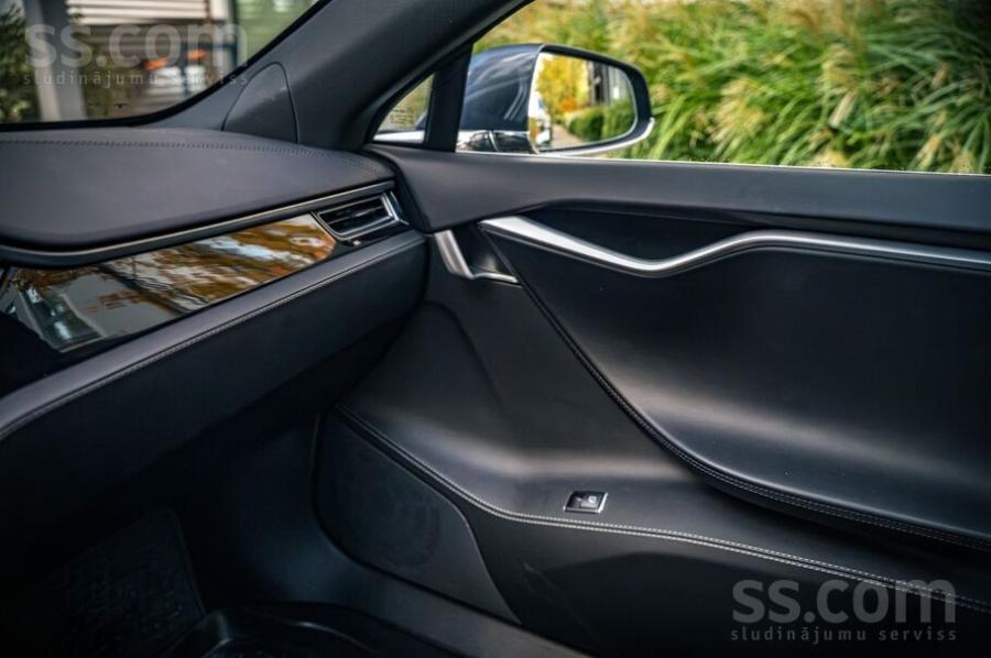 Pelēks Tesla Model S 2017 Rīga, ar dzinēja tilpumu 0.00 L un nobraukumu 98 tūkst. km par 19990 €, foto 25 vietnē AUTOMOTO.COM.LV