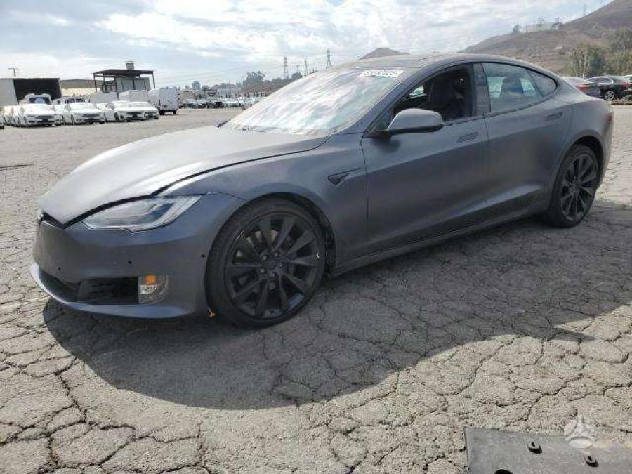 Grey Tesla Model S 2018 in Klaipeda, with an engine capacity of 0.00 L and mileage of 94 thousand km for 13900 €, photo 1 on AUTOMOTO.COM.LV