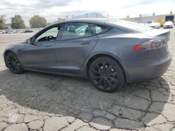 Grey Tesla Model S 2018 in Klaipeda, with an engine capacity of 0.00 L and mileage of 94 thousand km for 13900 €, photo 2 on AUTOMOTO.COM.LV