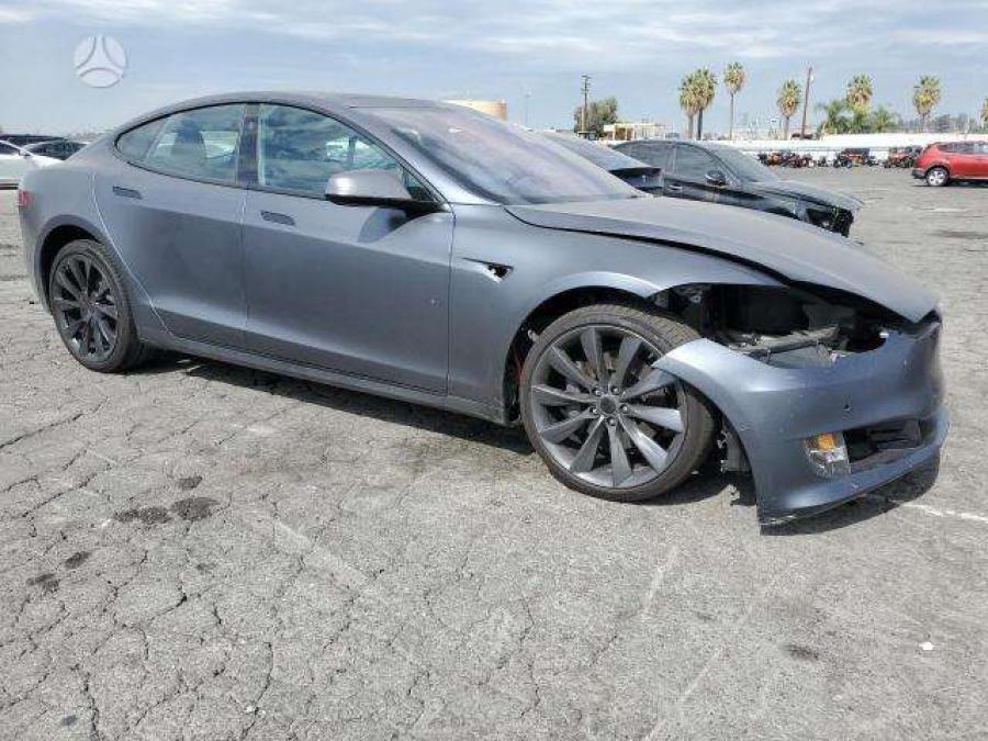 Grey Tesla Model S 2018 in Klaipeda, with an engine capacity of 0.00 L and mileage of 94 thousand km for 13900 €, photo 4 on AUTOMOTO.COM.LV