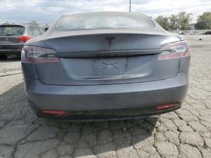 Grey Tesla Model S 2018 in Klaipeda, with an engine capacity of 0.00 L and mileage of 94 thousand km for 13900 €, photo 6 on AUTOMOTO.COM.LV