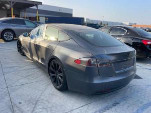 Grey Tesla Model S 2018 in Klaipeda, with an engine capacity of 0.00 L and mileage of 94 thousand km for 13900 €, photo 23 on AUTOMOTO.COM.LV