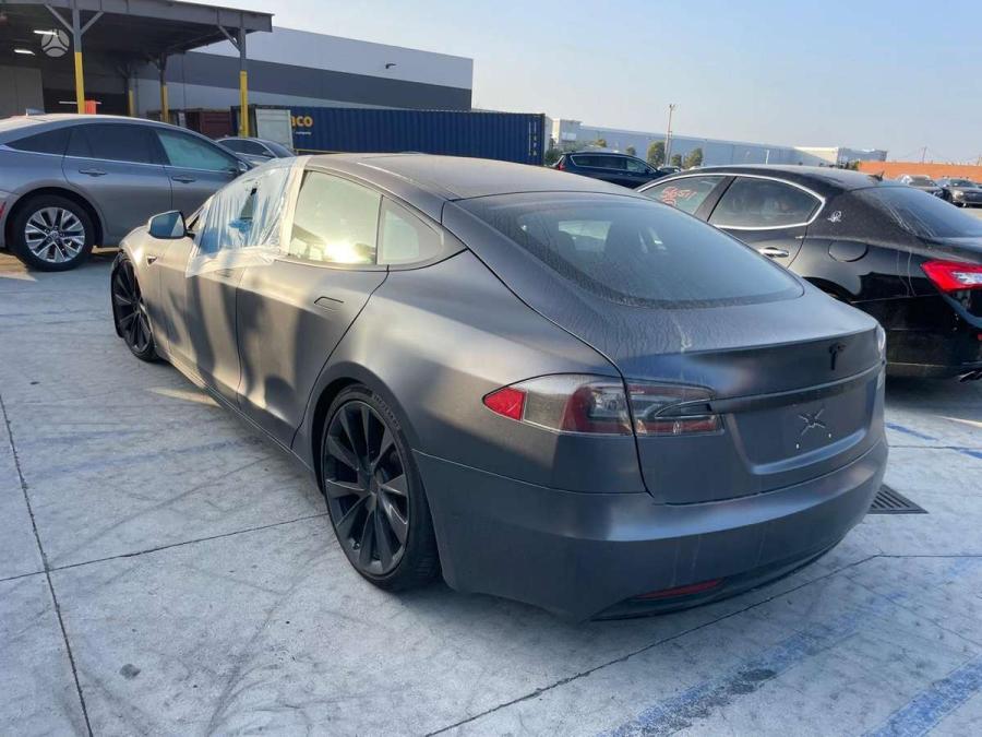 Grey Tesla Model S 2018 in Klaipeda, with an engine capacity of 0.00 L and mileage of 94 thousand km for 13900 €, photo 23 on AUTOMOTO.COM.LV