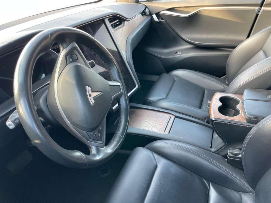 Grey Tesla Model S 2018 in Klaipeda, with an engine capacity of 0.00 L and mileage of 94 thousand km for 13900 €, photo 28 on AUTOMOTO.COM.LV