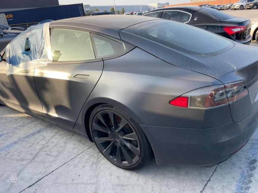 Grey Tesla Model S 2018 in Klaipeda, with an engine capacity of 0.00 L and mileage of 94 thousand km for 13900 €, photo 30 on AUTOMOTO.COM.LV