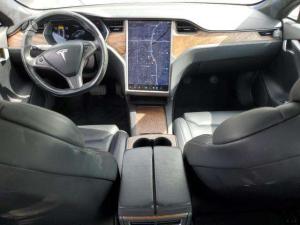 Grey Tesla Model S 2018 in Klaipeda, with an engine capacity of 0.00 L and mileage of 94 thousand km for 12900 €, photo 6 on AUTOMOTO.COM.LV