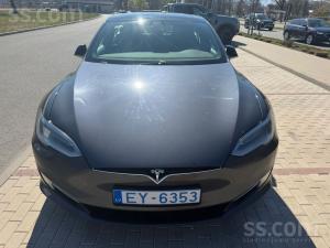 Pelēks Tesla Model S 2018 Rīga, ar dzinēja tilpumu 0.00 L un nobraukumu 172 tūkst. km par 19999 €, foto  vietnē AUTOMOTO.COM.LV