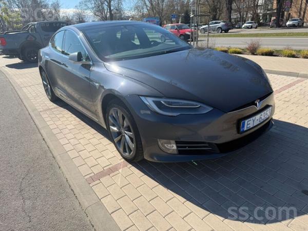 Grey Tesla Model S 2018 in Riga, with an engine capacity of 0.00 L and mileage of 172 thousand km for 19999 €, photo 2 on AUTOMOTO.COM.LV