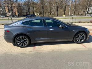 Pelēks Tesla Model S 2018 Rīga, ar dzinēja tilpumu 0.00 L un nobraukumu 172 tūkst. km par 19999 €, foto 4 vietnē AUTOMOTO.COM.LV